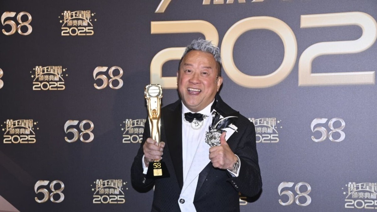Eric Tsang steps down as TVB general manager, receives honorary award
