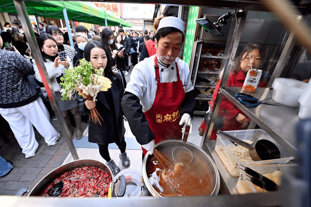 Chinese City Seizes on Spicy Food Frenzy, Before Crowds Fade