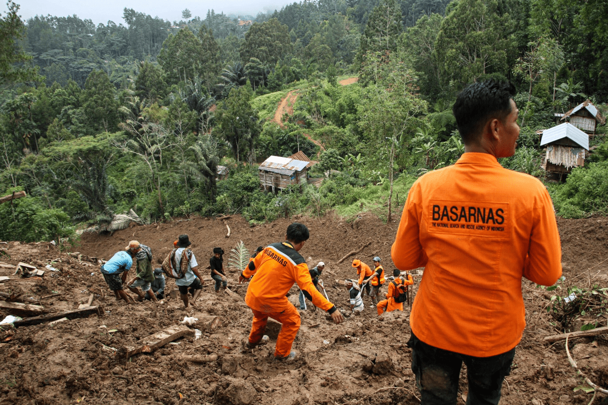 Indonesia landslide kills 6 in Central Java, 17 missing, state media says