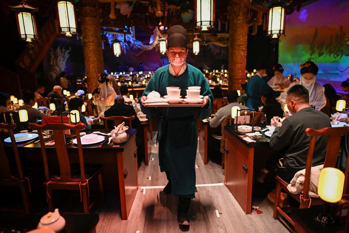 Young diners 'time travel' back to ancient China