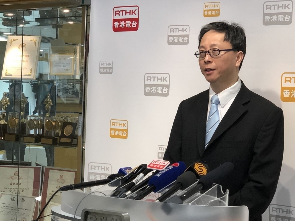 Ho Pak-leung urges ban on non-HK arrivals from red-zone