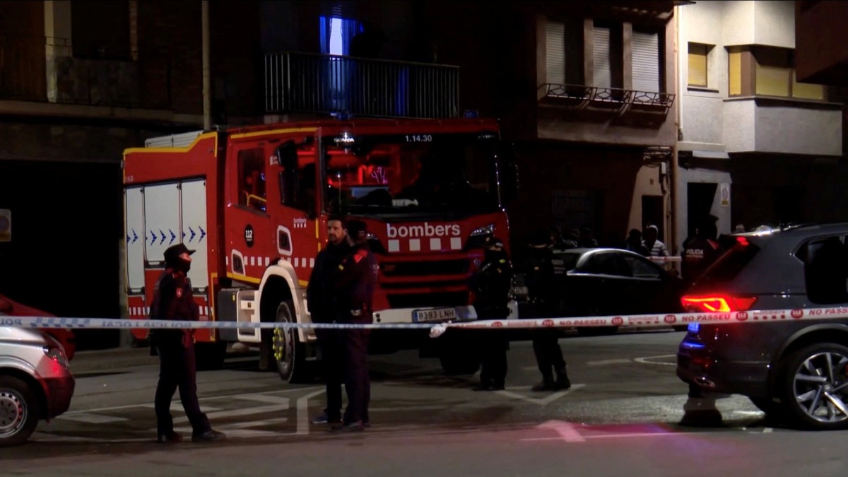 Apartment building fire in Spain's Catalonia kills 5 youths