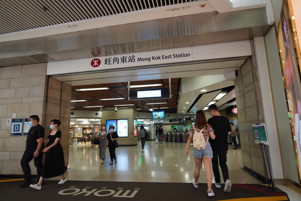 Police hunt thief who stole forgotten backpack from MTR fast food outlet