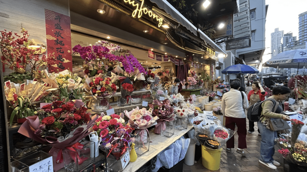 Weekend Valentine’s brings early shoppers to flower market