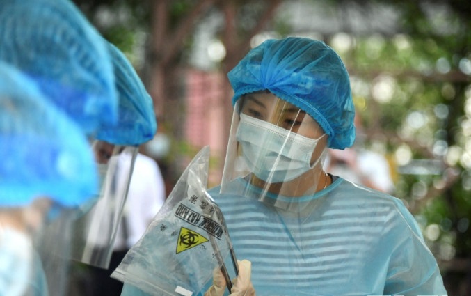 Ho Pak-leung likens mass testing to 'wasting bullets'