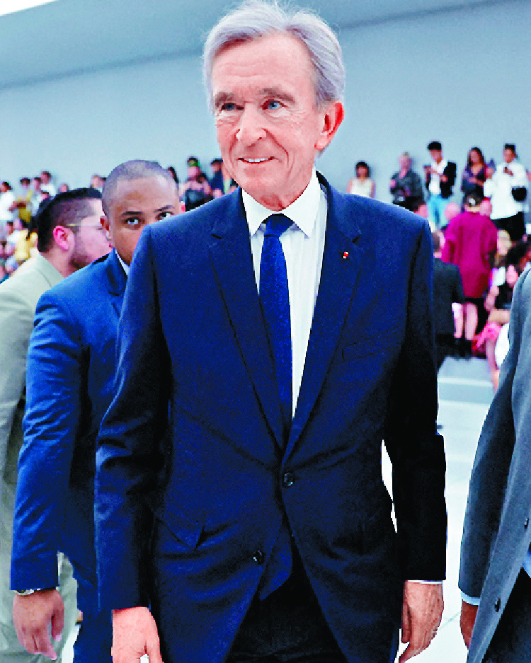 LVMH chief in Beijing to woo patrons