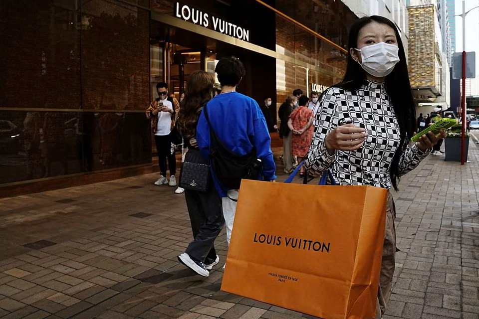 Hong Kong loses luster as retail units go vacant and big brands look to ...