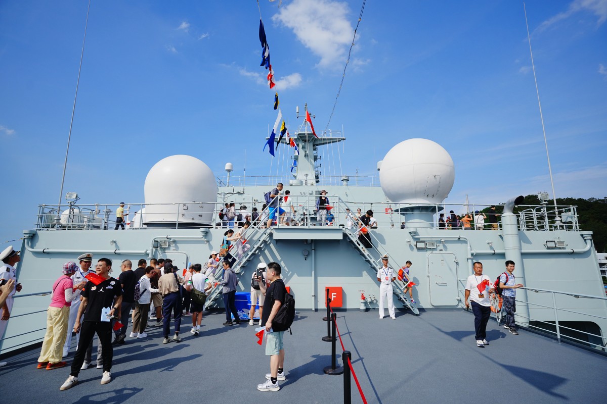 Tourism chief applauds moving and exciting display of PLA naval vessels