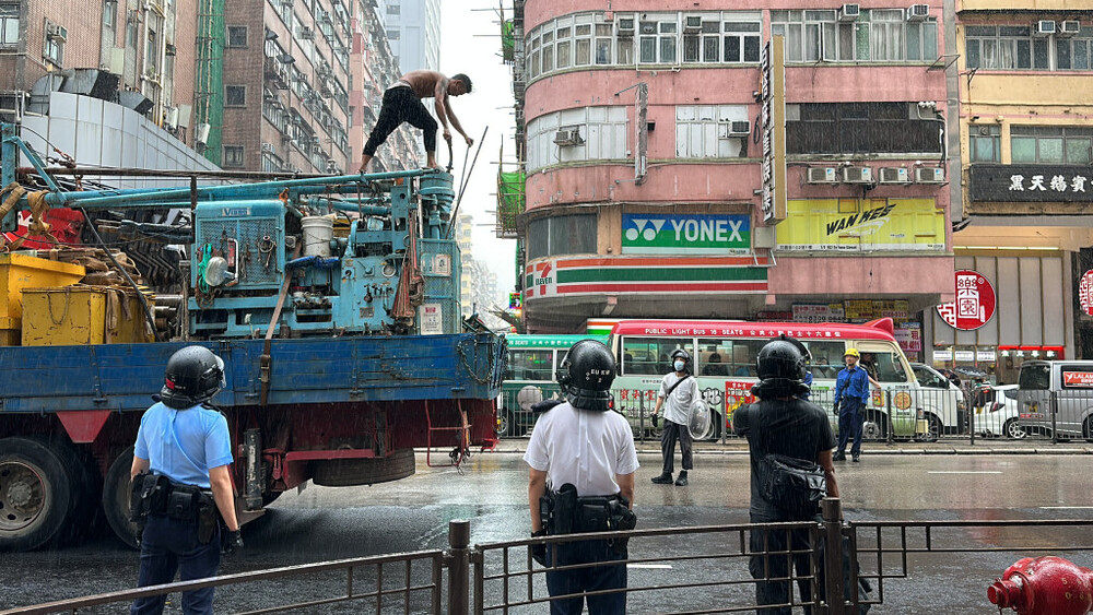 Drunk man’s two-hour standoff with police after climbing onto crane ...