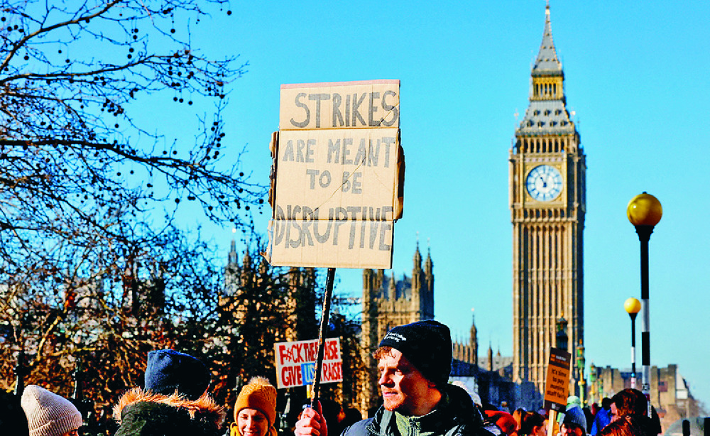 UK headteachers pencil in strike