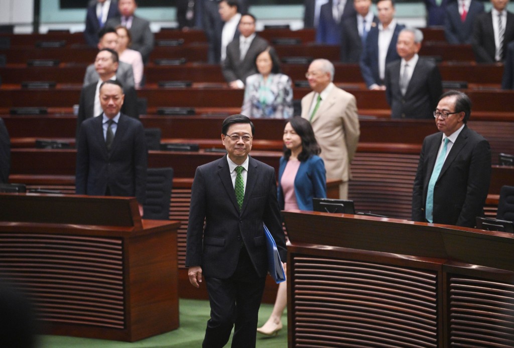 Lawmakers urge circuit breaker mechanism for job security issue on foreign labor imports policy