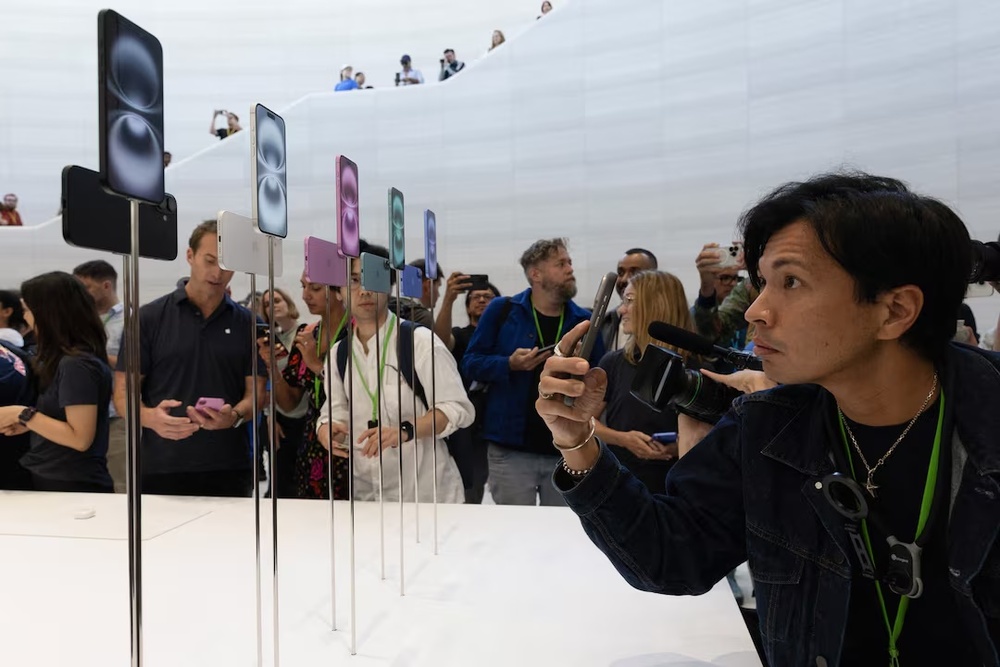 Apple's AI gap in new iPhones disappoints China users as Huawei threat ...