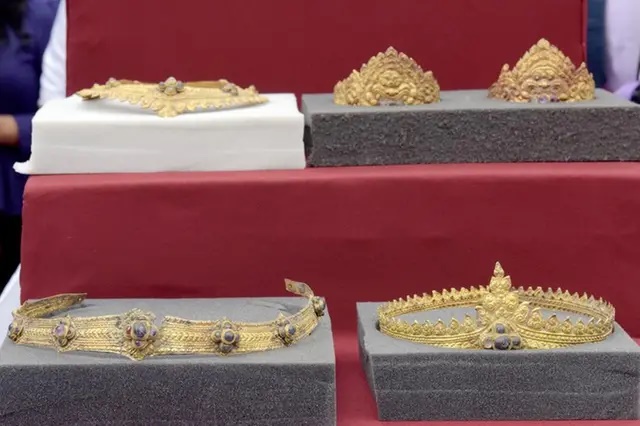 Britain returns trove of Angkor crown jewels to Cambodia