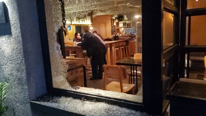Bold thieves steal entire cash register after smashing restaurant window