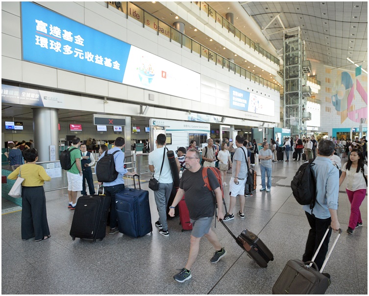 MTR to extend In-town Check-in service hours with self-service bag drop ...