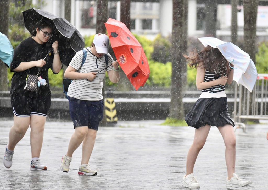 Amber rainstorm warning issued