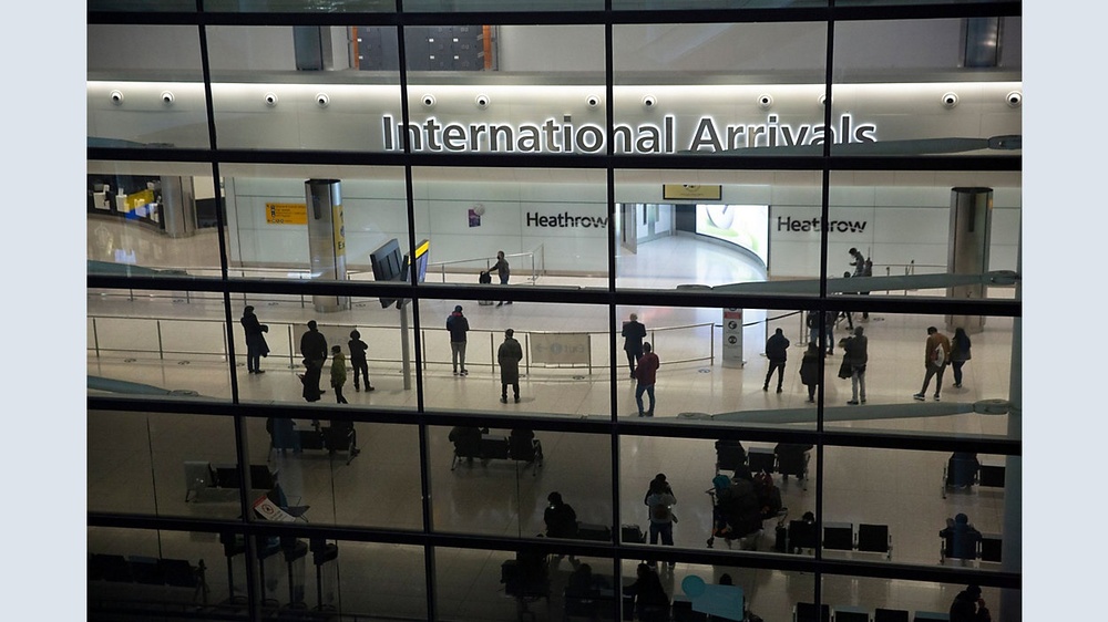 UK airports get more time to put in new scanners that will allow more ...