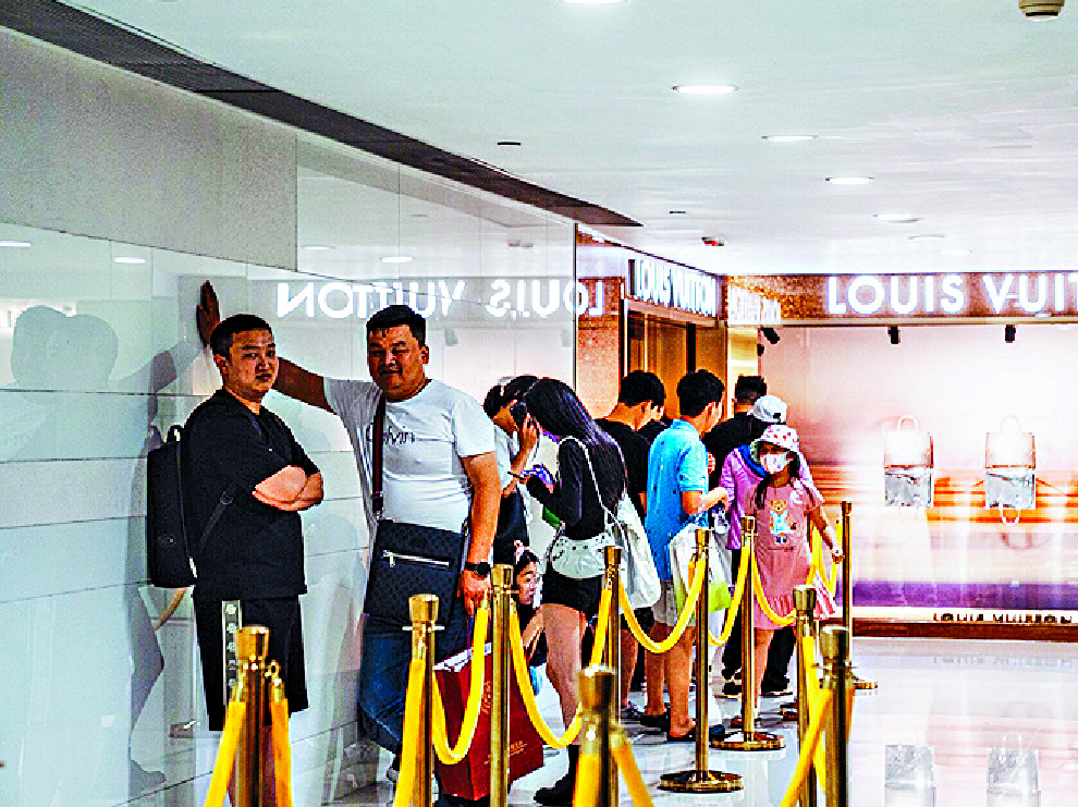 Wharf REIC sinks to $1b loss on revaluation