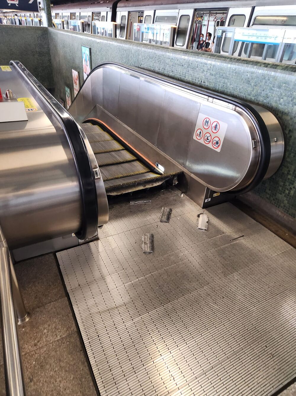 Escalators break down in Chai Wan and TST stations