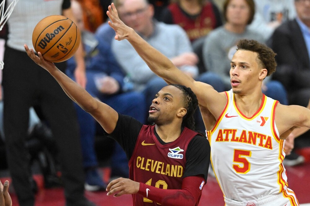 Cavs turn in all-star show in rout of Hawks