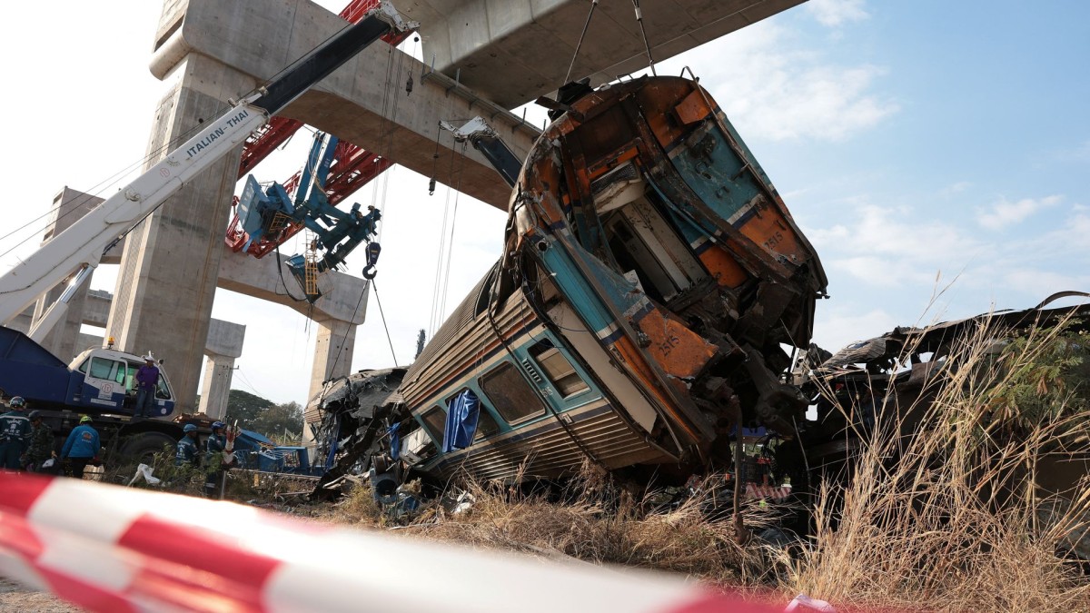 Thailand crane collapses onto train, killing 32