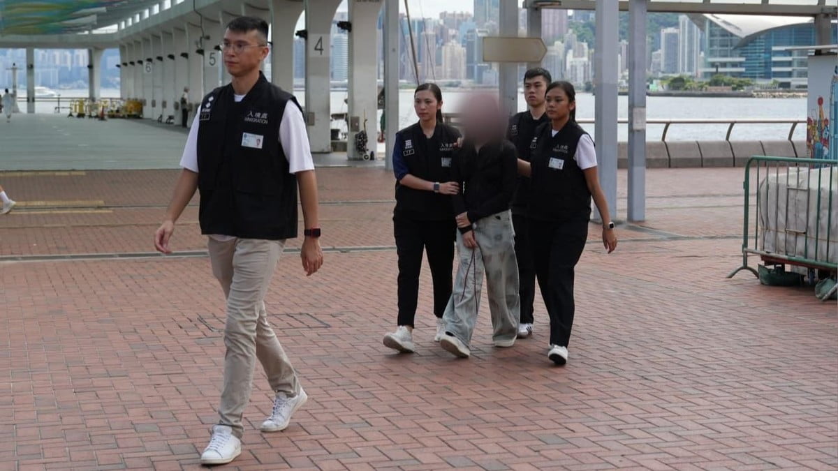 Immigration officers arrest 8 mainland photographers over suspected ...