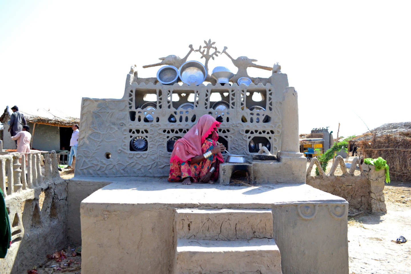 Female Pakistani builds for the vulnerable