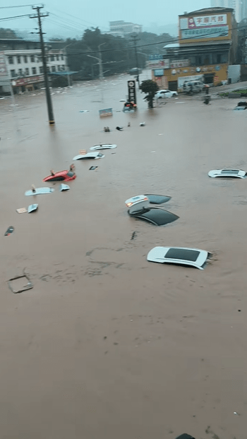 Heavy rain floods southwest China, red alert issued for mountain torrents