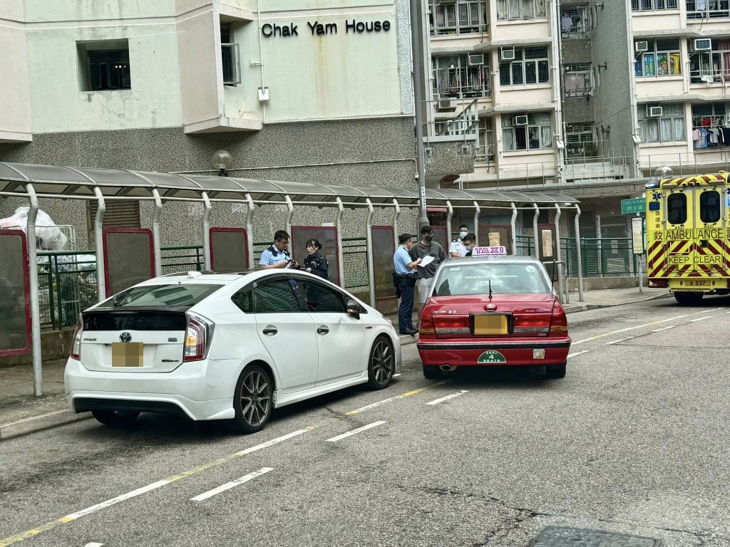 (Video) Parking dispute sparks brawl between taxi driver and 3 South ...