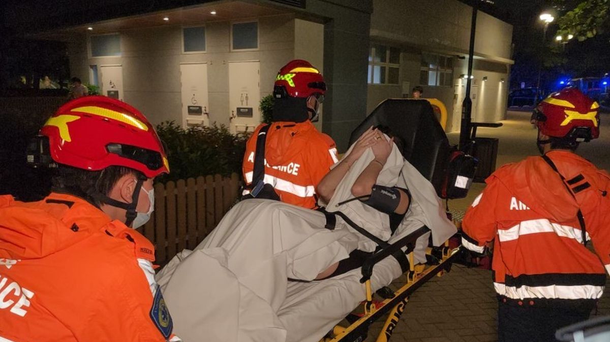 Woman jumps into sea after quarrel with boyfriend in Tai Kok Tsui ...