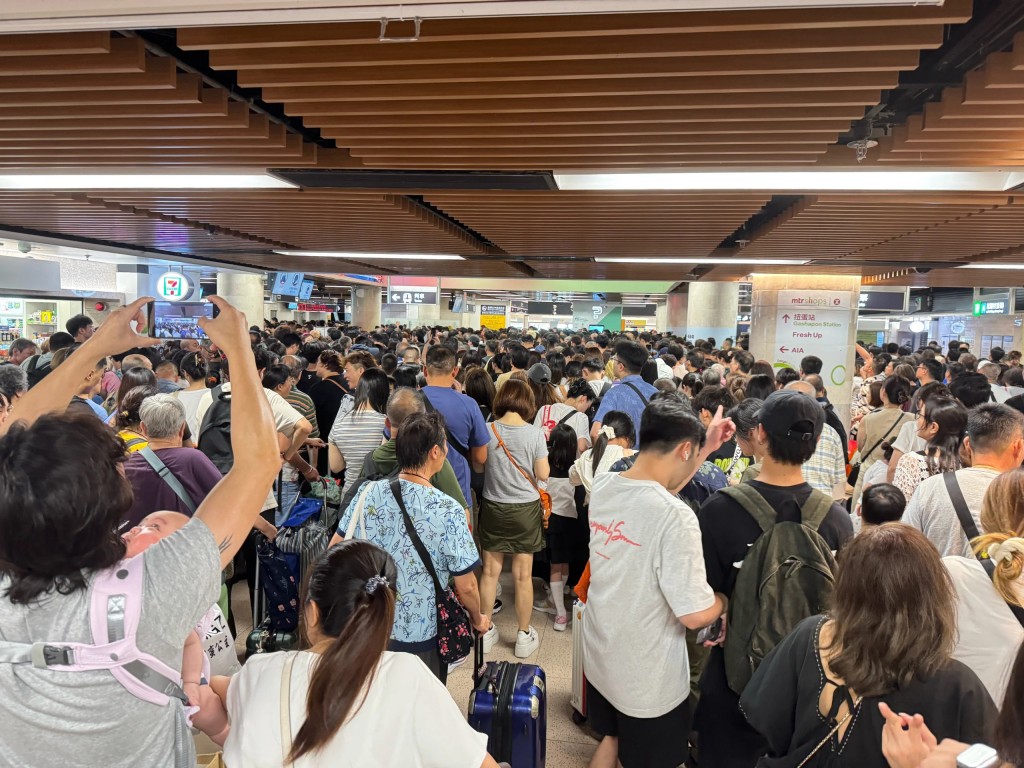 Crowds flood border checkpoints as Buddha's Birthday holiday ends