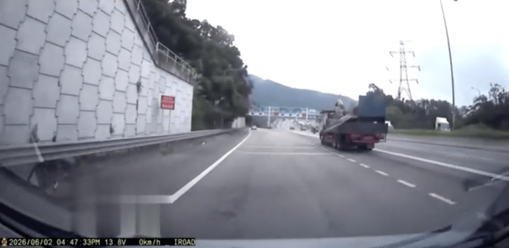 (Video) Concrete slab falls from lorry on Tolo Highway, female driver ...