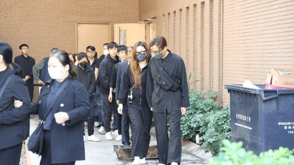 Kenneth Ma visibly saddened at father’s funeral with Roxanne Tong by ...