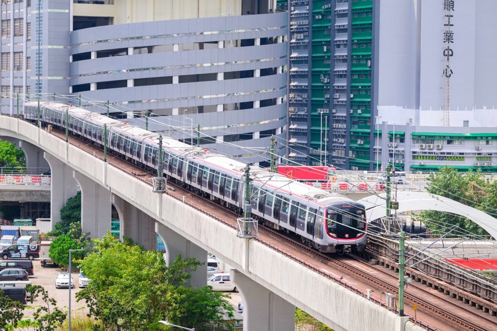 MTR launches first Q-train with new signaling system on Tsuen Wan Line