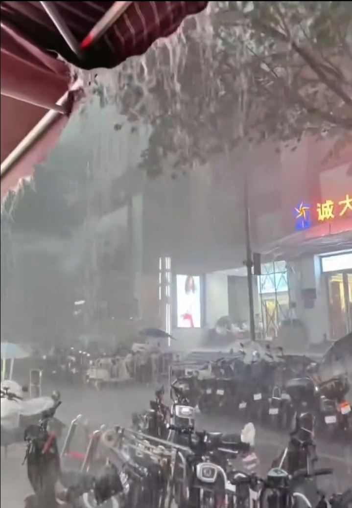 Severe weather and tornado warnings hit Guangdong as trains stranded in ...