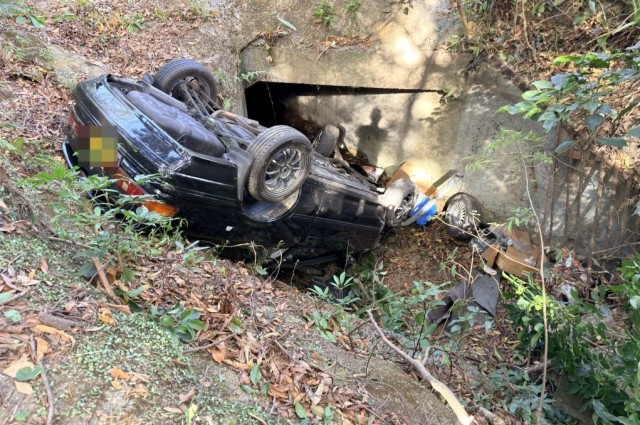 Vintage Toyota overturns into water channel in Route Twisk crash