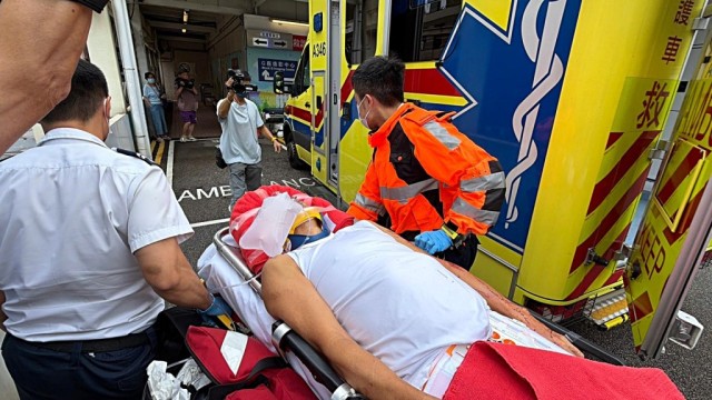 Two pedestrians injured after van mounts pavement in To Kwa Wan