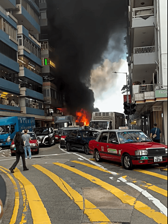 (Video) Flames erupt from cargo truck, closes busy Causeway Bay street
