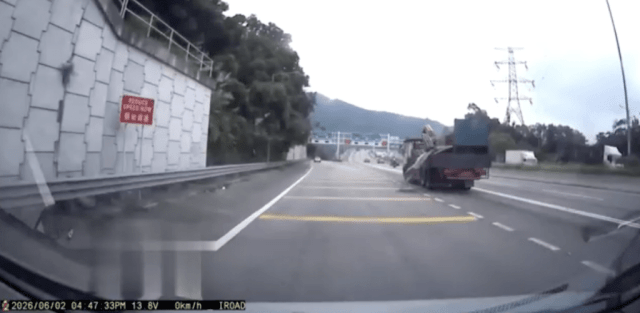 (Video) Concrete slab falls from lorry on Tolo Highway, female driver ...